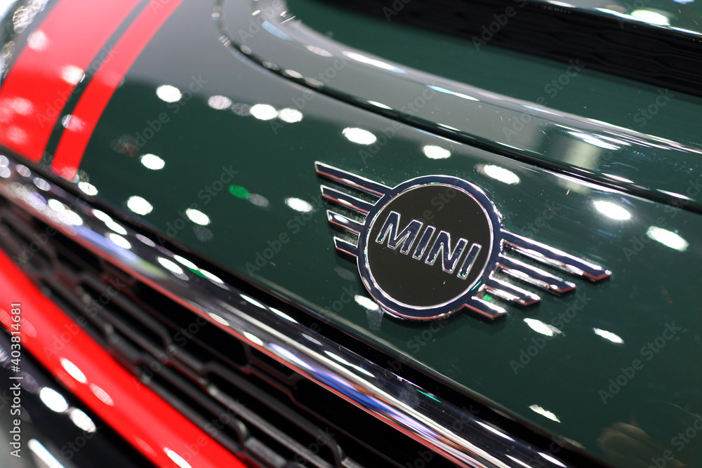 Foto de Close up elegantly designed of Mini Cooper display in ...