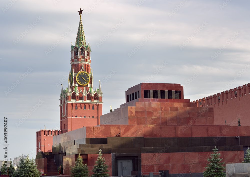 Spasskaya tower of the Moscow Kremlin and Lenin's Mausoleum on red ...