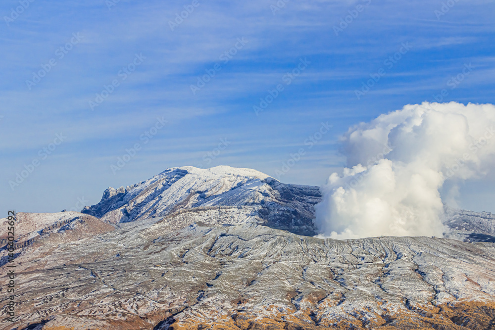 杵島岳山頂から見た冬の阿蘇山 熊本県阿蘇市 Mt.Aso in winter seen from Mt.Kijimadake Kumamoto ...