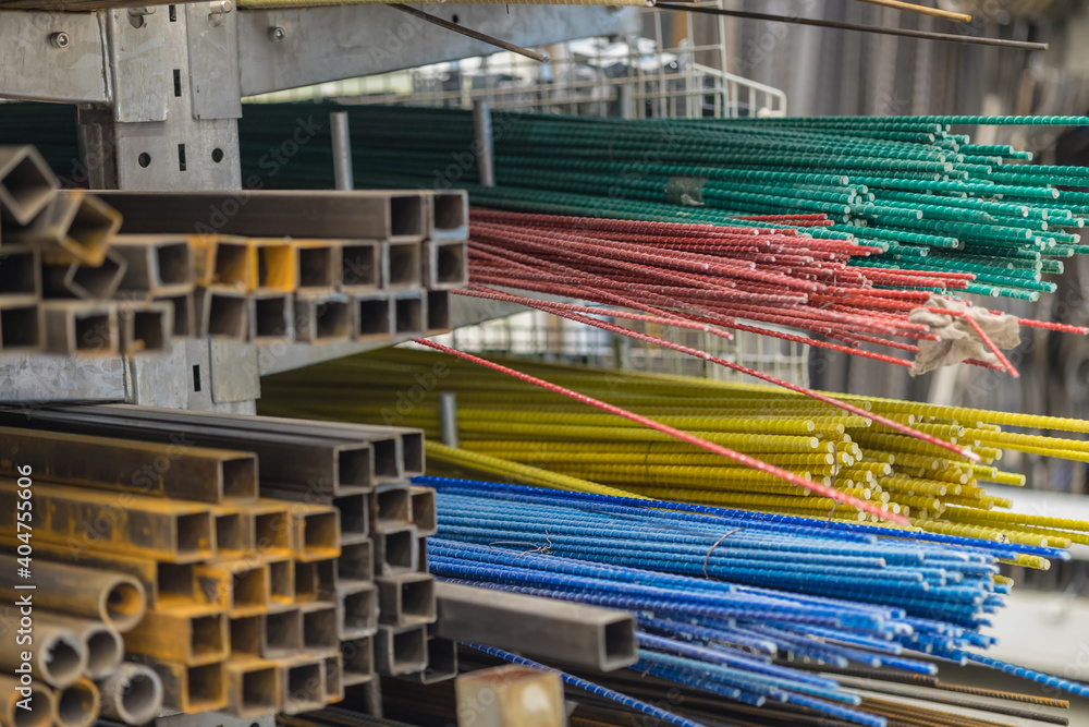 Foto de Fiberglass reinforcement and metal profile rack. Spiral ribbed ...