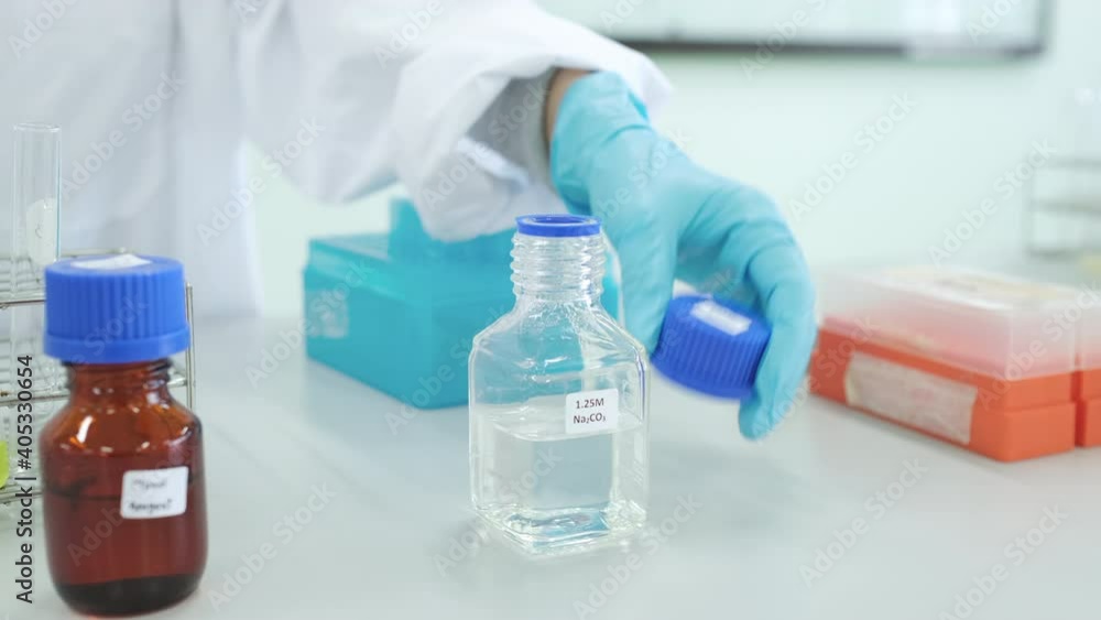 Scientist teaching chemistry experiment online in laboratory. Wearing ...