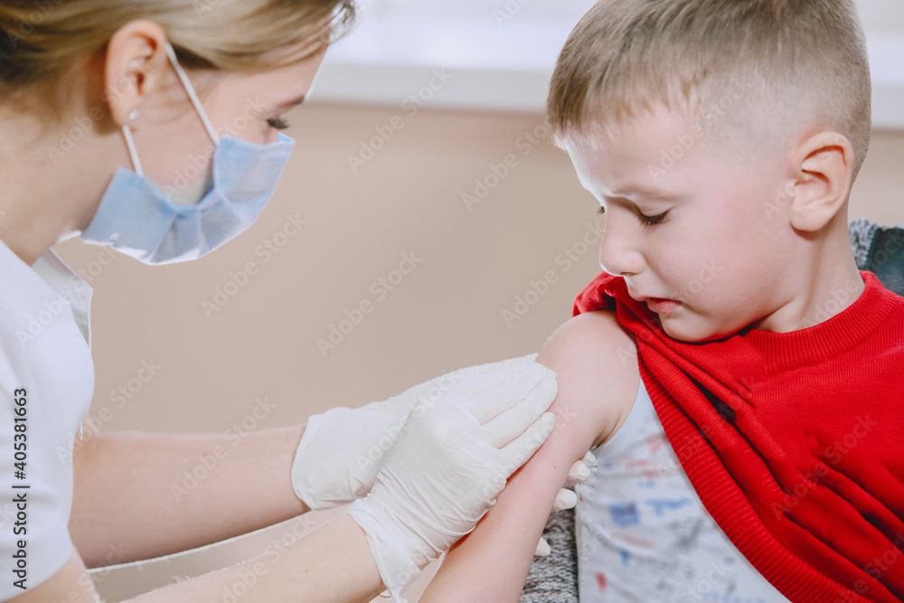 Little child medical visit. Doctor giving a child injection in arm ...