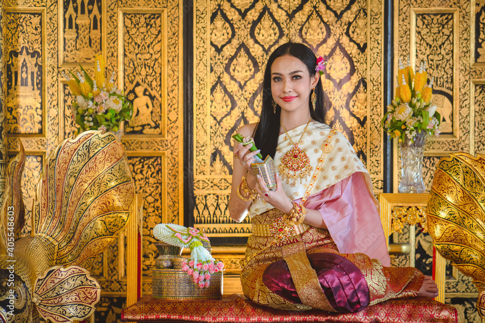 Luxury portrait of a beautiful Thai girl in traditional thai costume ...