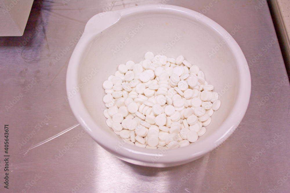 Production of tablets on a rotary press in a pharmaceutical laboratory ...