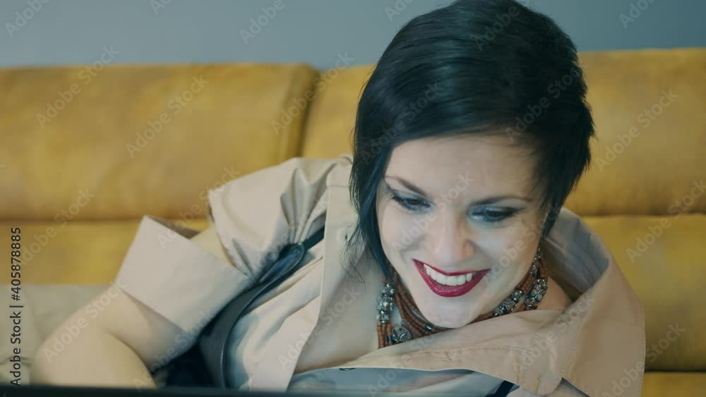 Vidéo Stock Happy female face looking at laptop screen close up ...