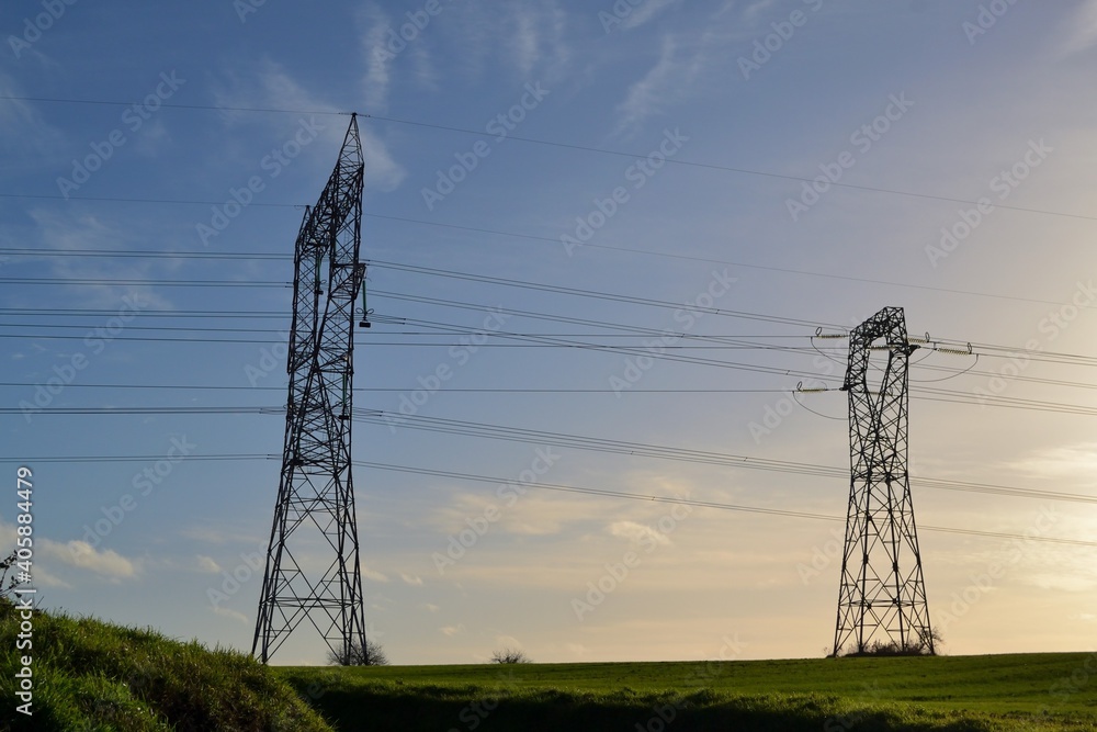 Pylônes électriques Stock Photo | Adobe Stock