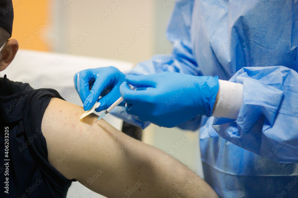 Foto de Details with a man getting an intramuscular injection with the ...