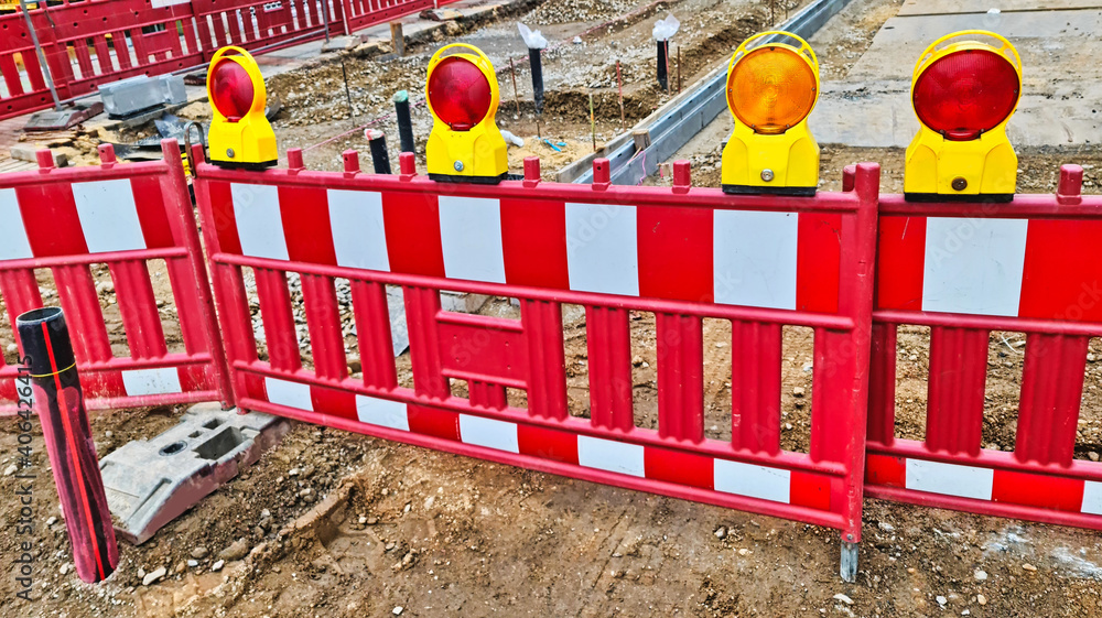 Baustellen Absperrung mit Signallicht Stock Photo | Adobe Stock