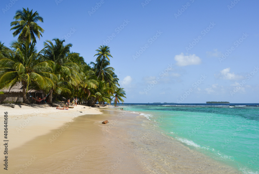 Palm trees and pristine beaches on the San Blas Islands in Panama Stock ...