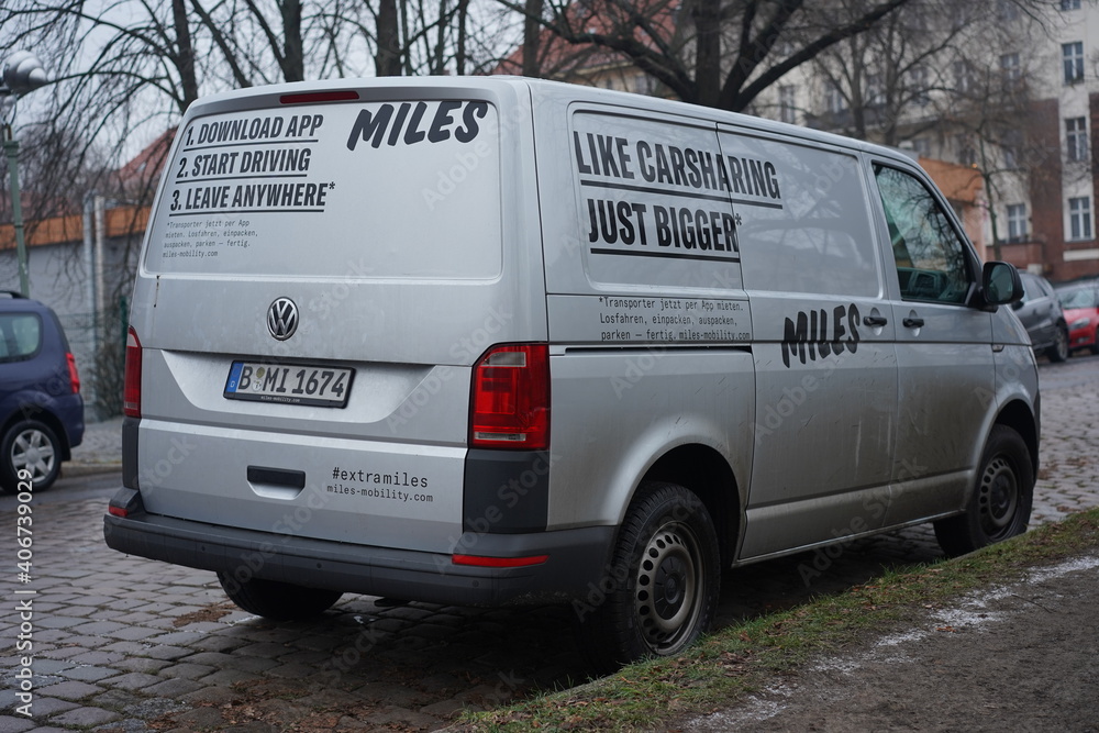 Miles Transportersharing Transporter in Berlin am 18.01.2021 Stock-Foto ...