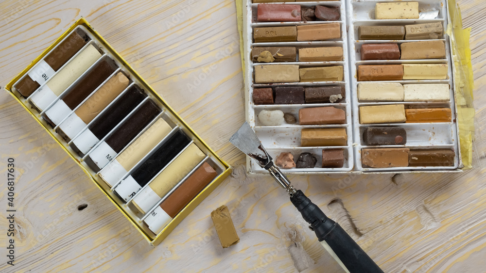 tools for the restoration and repair of chips and scratches on wooden ...