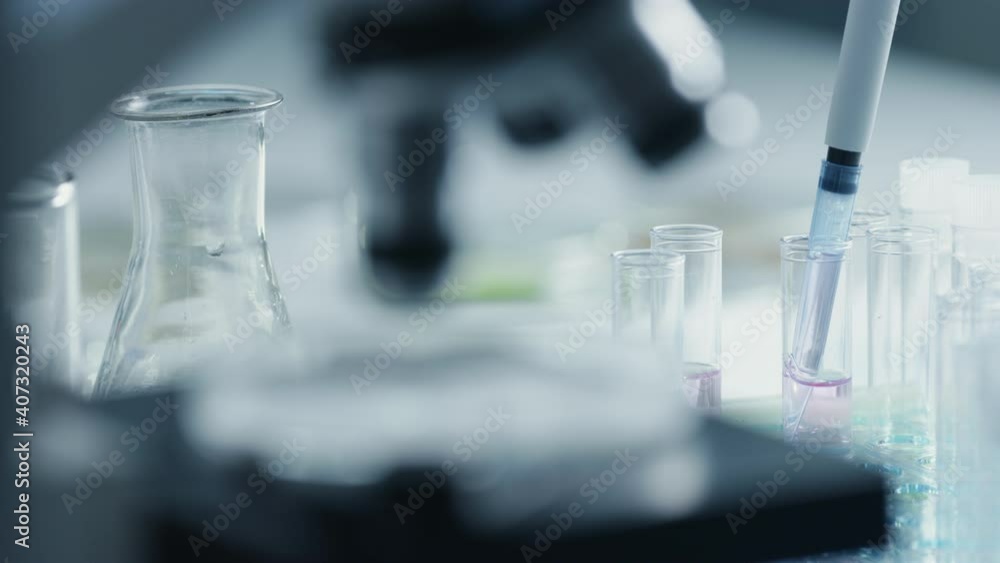 Vidéo Stock Close Up Footage of a Scientist Using Micro Pipette and ...