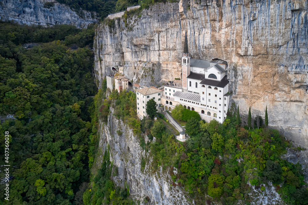 Foto de The sanctuary is high in the mountains of Italy. The unique ...