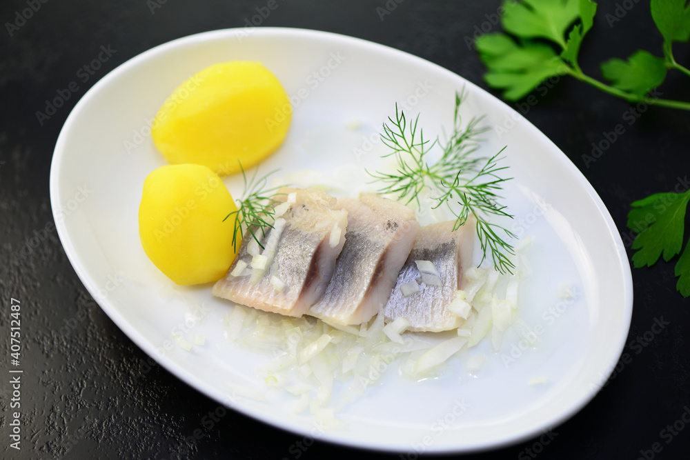 Heringe mit kartoffeln und zwiebeln rezept, hering mit salzkartoffeln ...