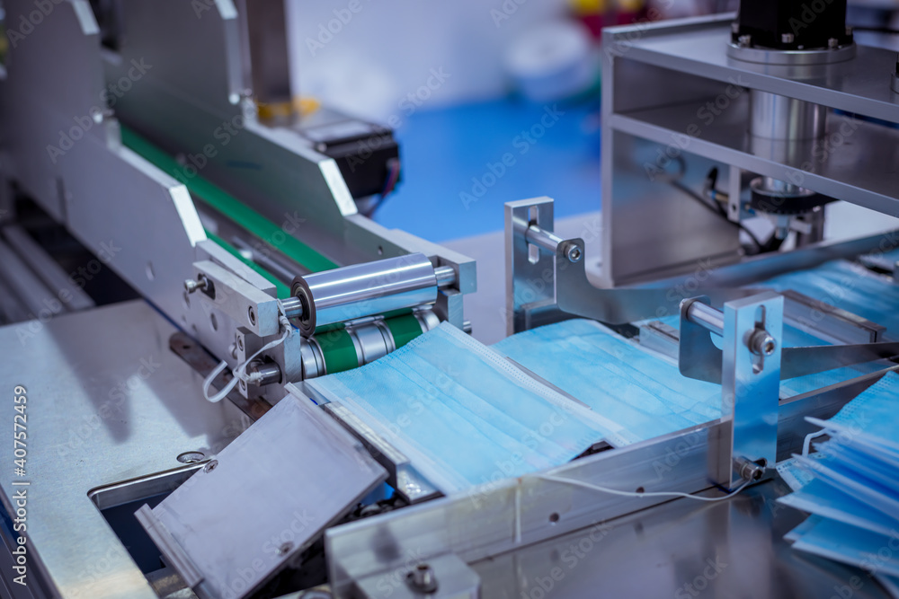 Face manufacture surgical masks machine is under producing to ...