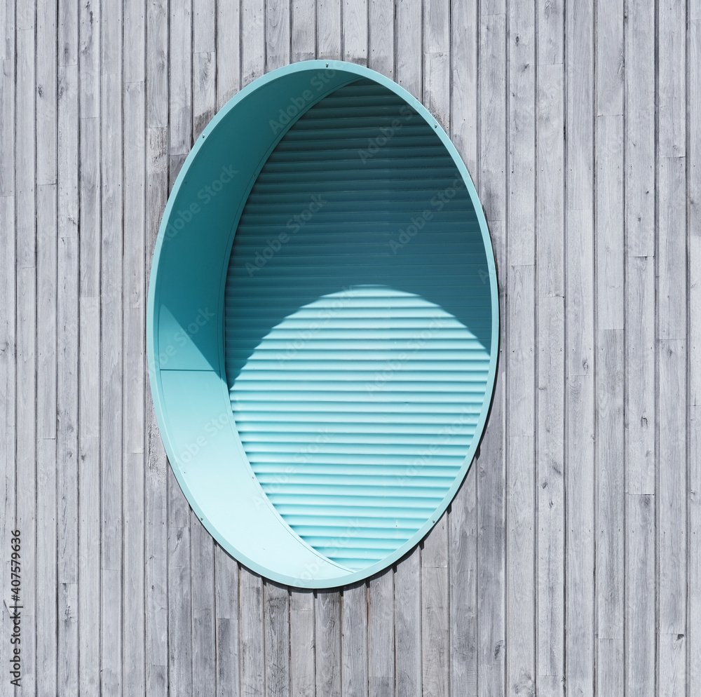 Fenêtre ronde et volets coulissants Stock Photo | Adobe Stock