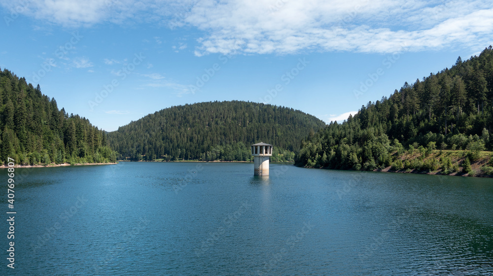Fotka „Turm im See der Talsperre Kleine Kinzig im Schwarzwald, zwischen ...