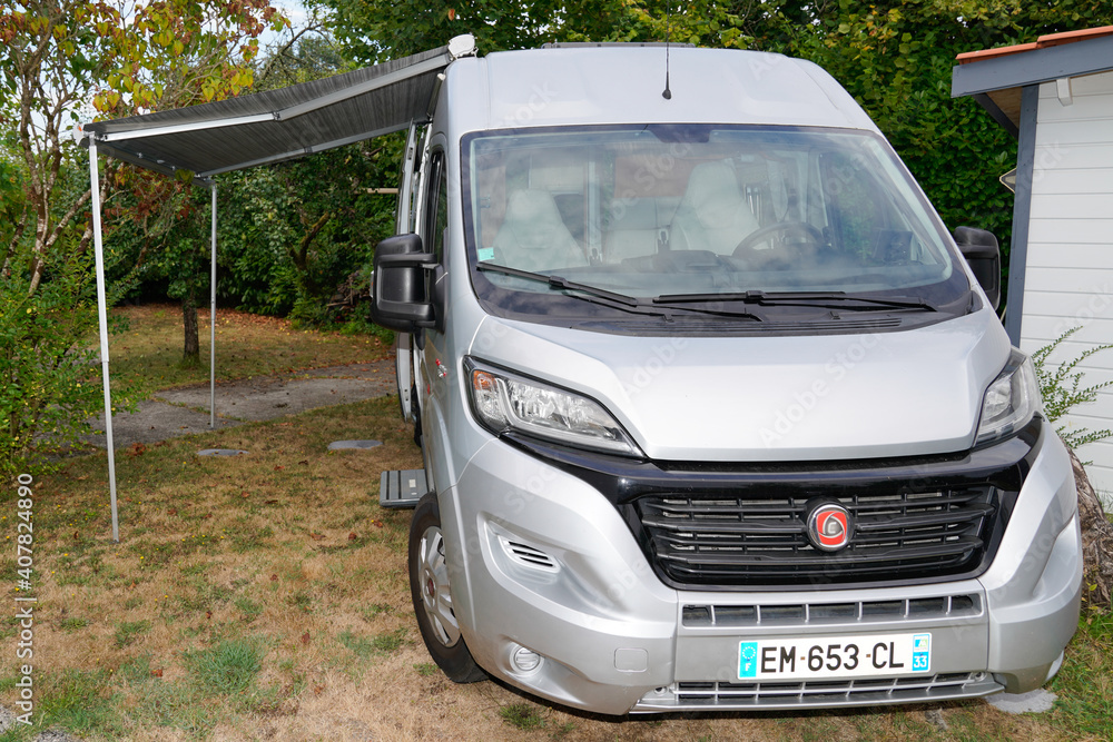 Foto de Fiat ducato campereve RV holiday with awning motorhome Caravan ...