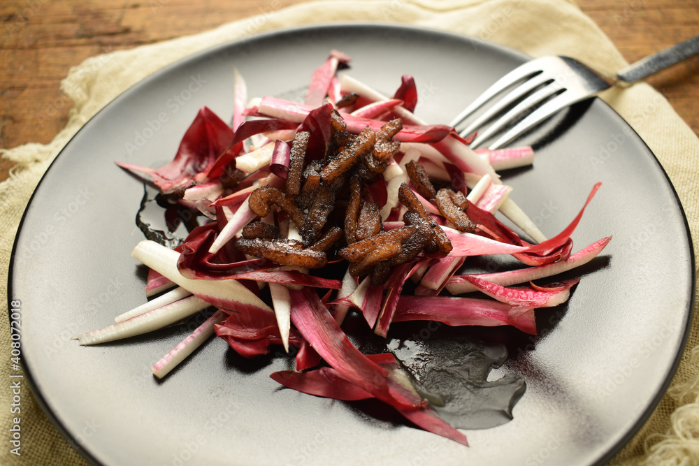 Radicchio rosso con pancetta fritta ft0202_0418 Red chicory with fried ...