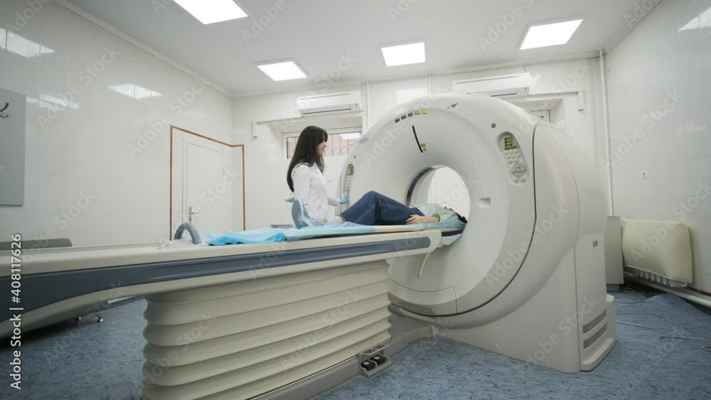 Stockvideo Female patient is undergoing CT or MRI scan under ...