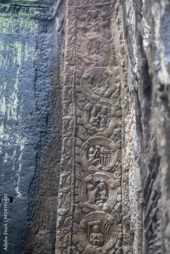 Та Prohm is the temple, it rains in the rainy season.The preserved ...