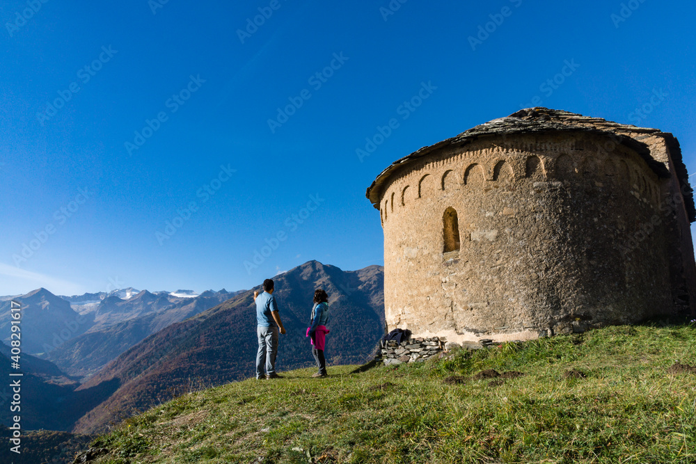 Capilla de Sant Miqueu (capilla de San Miguel) ,datado sobre el siglo X ...