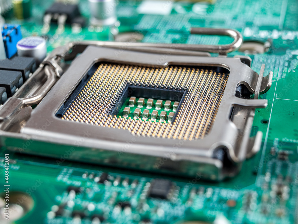 Fotografia do Stock: installing the correct central processing unit in ...