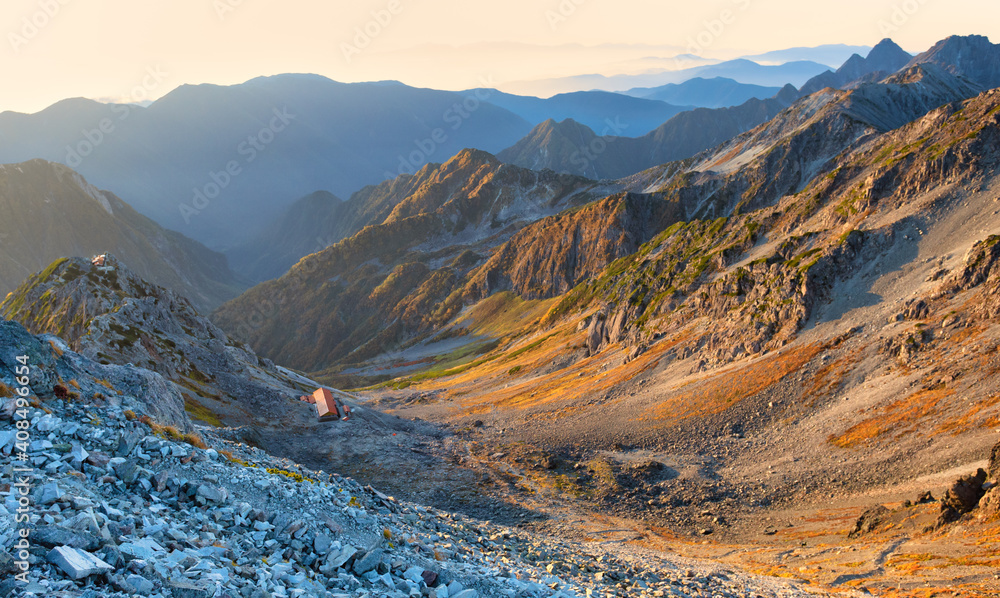 Foto de Mountain Huts Oyari and Sessho in the morning light. Beautiful ...