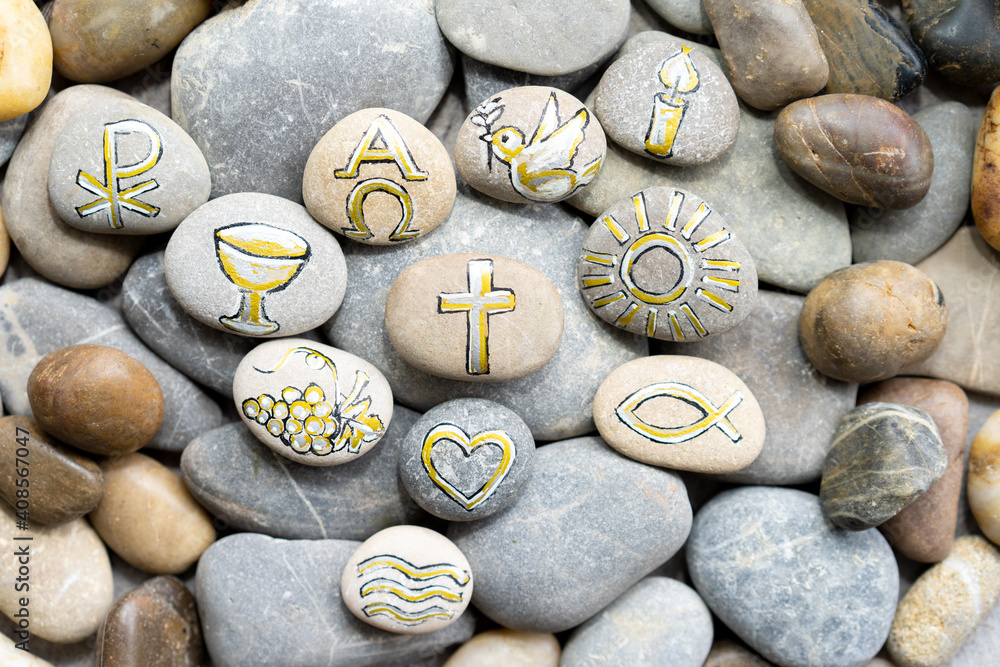 Christliche Symbole auf Steine gemalt. Stock Photo | Adobe Stock