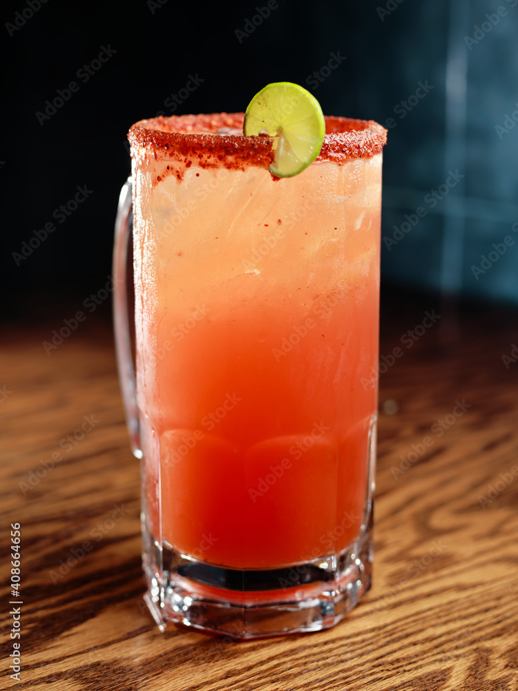 vaso grande con clamato preparado Stock Photo | Adobe Stock