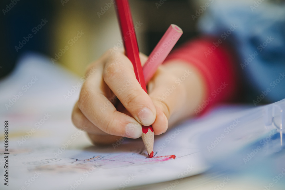 Little kids drawing cartoon with color pencil that is good activity for ...