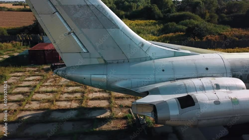 Vidéo Stock aerial view of Brezhnev's Il -62, Abandoned plane board ...