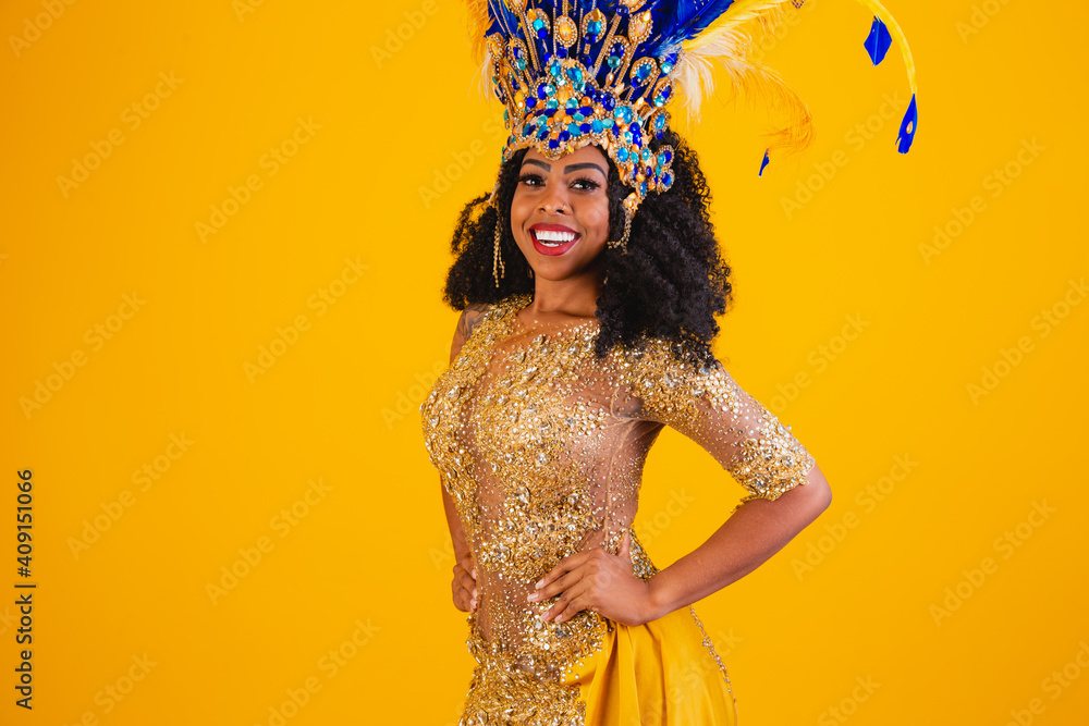 Brazilian woman at carnival, Brazilian woman dancing at carnival ...