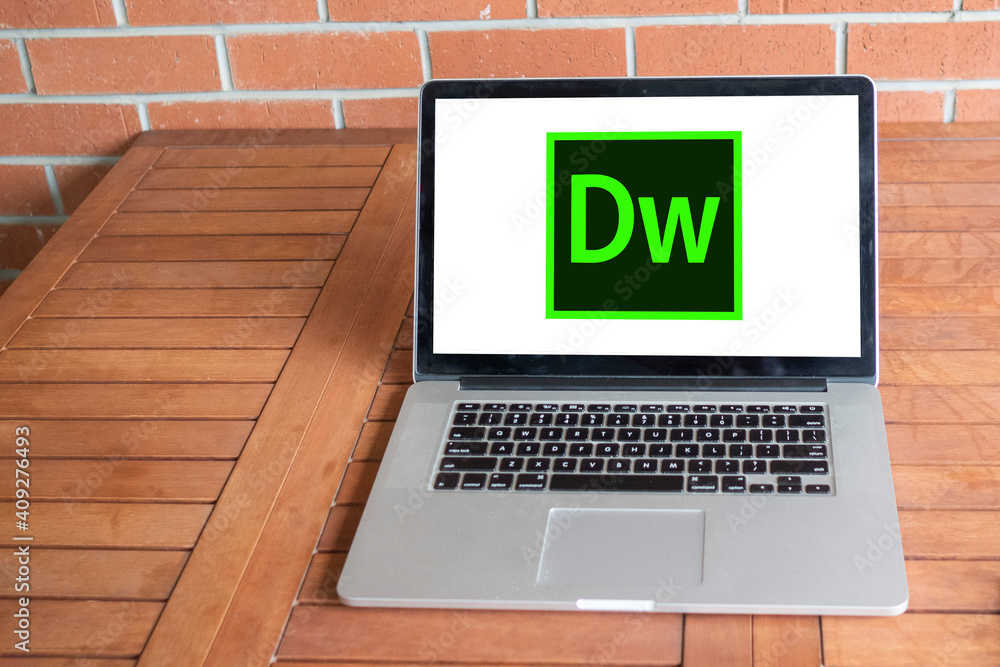 Adobe Dreamweaver logo editorial illustrative, on screen Stock Photo ...