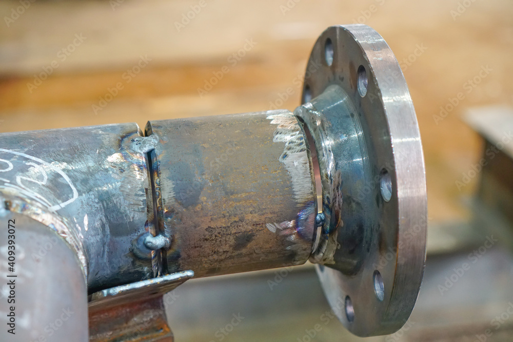 Preparation of fittings and blanks of the DN 100 pipeline for electric ...