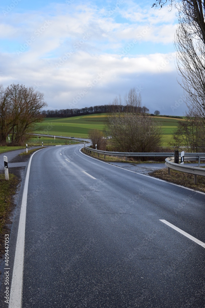 kurvige Straße durchs Sumpfland Stock Photo | Adobe Stock