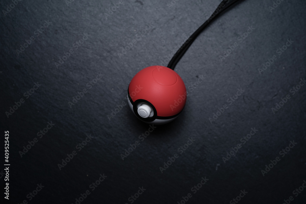 Zdjęcie Stock: KUALA LUMPUR, MALAYSIA - JUNE 13TH, 2019 : A Poké Ball ...