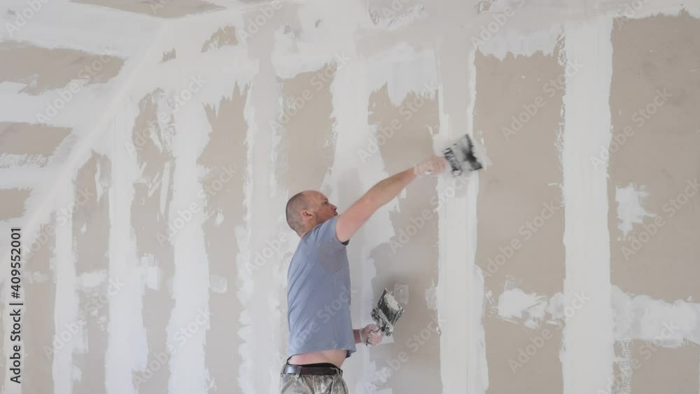 Working process of plasterboard drywall for making gypsum walls in ...