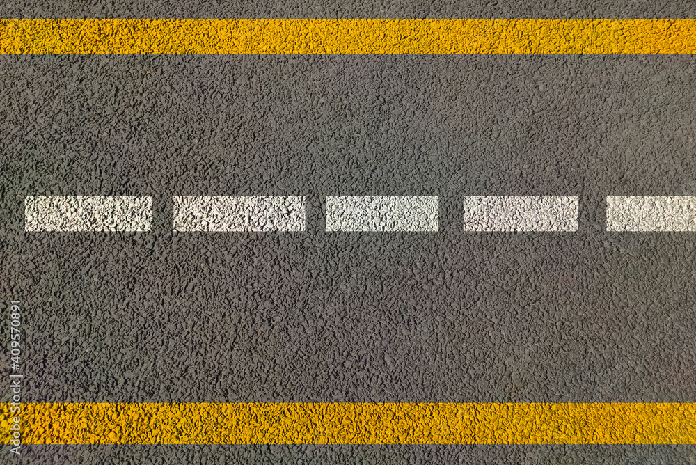 Foto de Road marking for lane driving , highways painted in white and ...