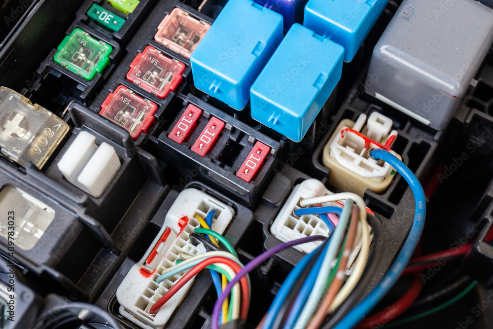 Close-up automotive fuse kit for controlling various vehicle systems ...