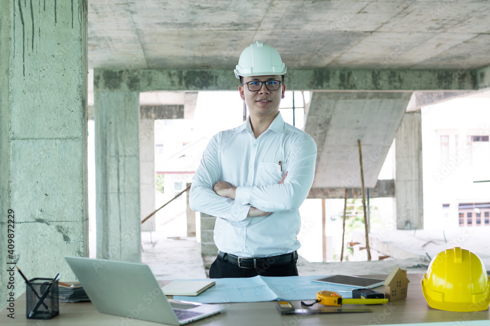 Portrait of Engineer with laptop in construction site, foreman wearing ...
