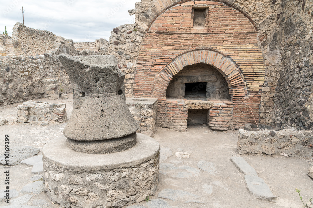 Tabernae pistrinum (Ancient baker with oven and mill) in the ancient ...