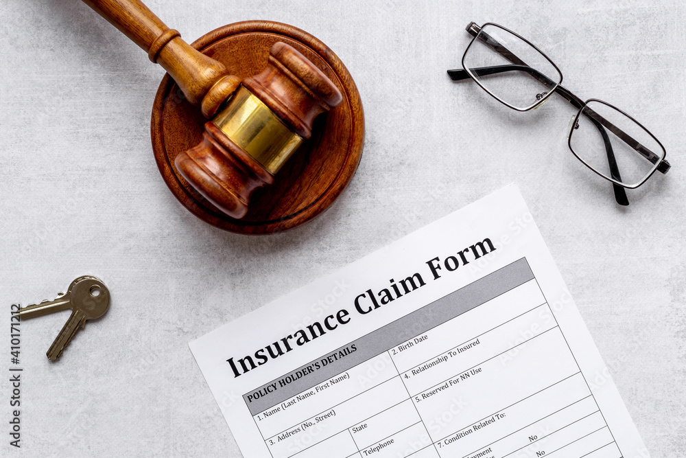 Foto de Insurance claim form with judge gavel . Top view do Stock ...