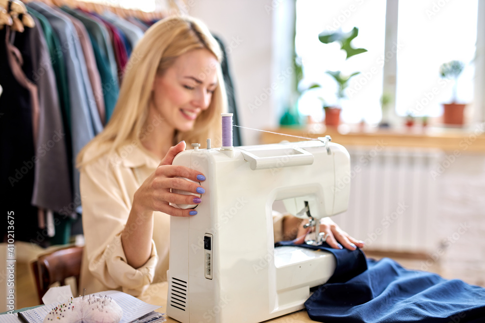 Foto de designer sewing blue fabric on professional manufacturing ...