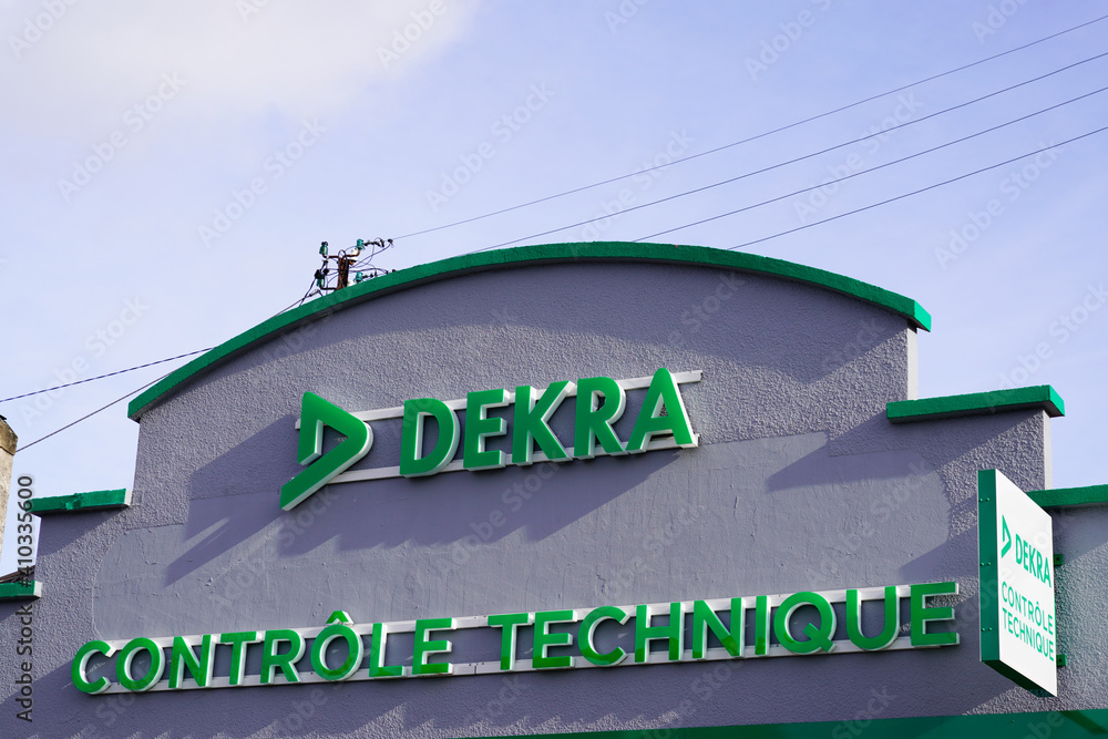 Dekra logo sign and text brand front of facade building garage vehicle ...