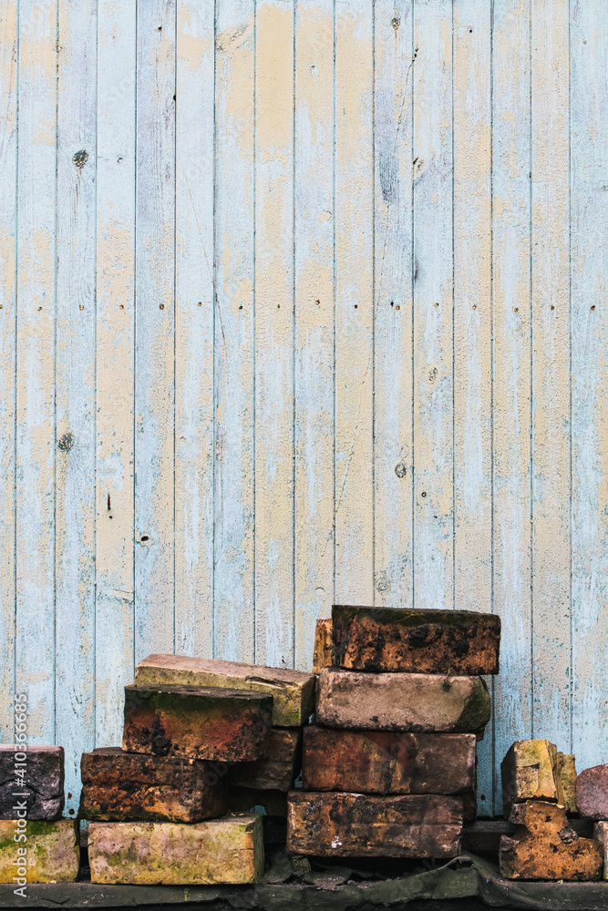 Things to do with old brick. Pile of old bricks. ภาพถ่ายสต็อก | Adobe Stock