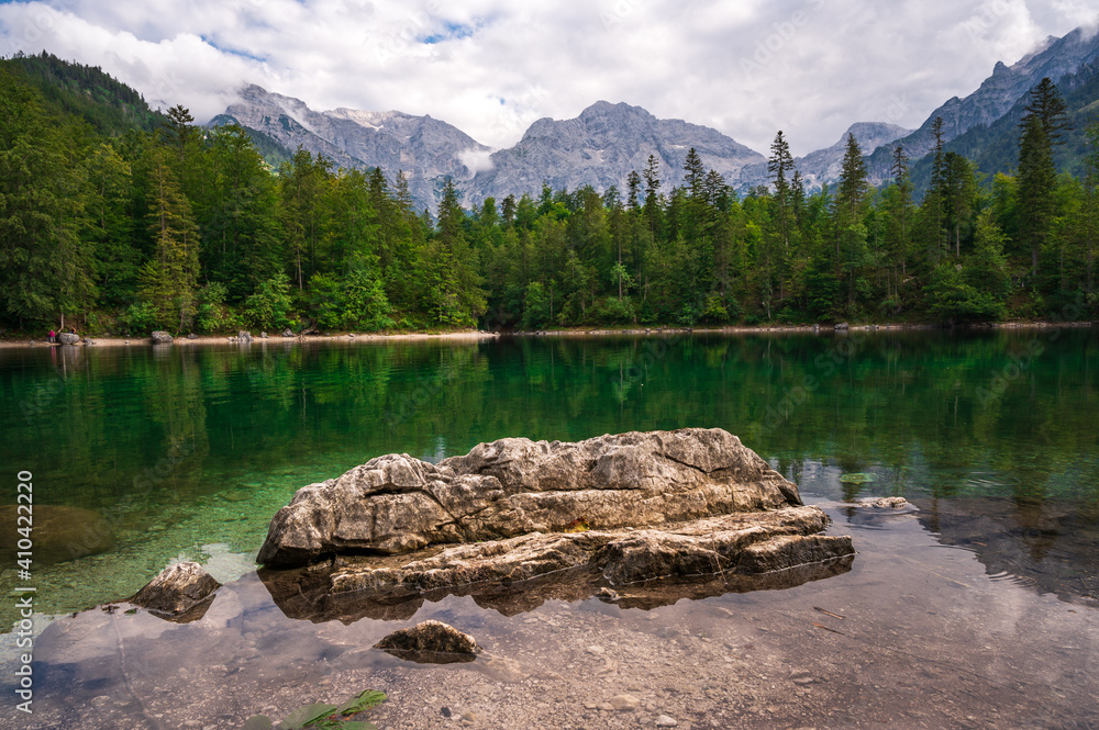 Bergsee in den Alpen mit traumhaftem Wasser Stock Photo | Adobe Stock