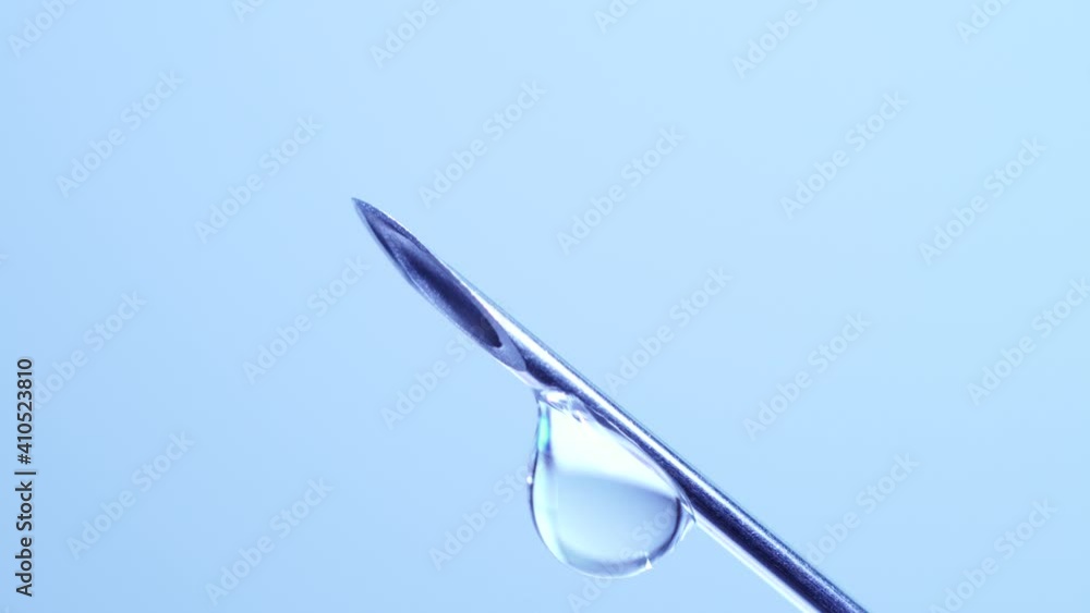 Vidéo Stock Cosmetic medication dripping from the syringe needle ...