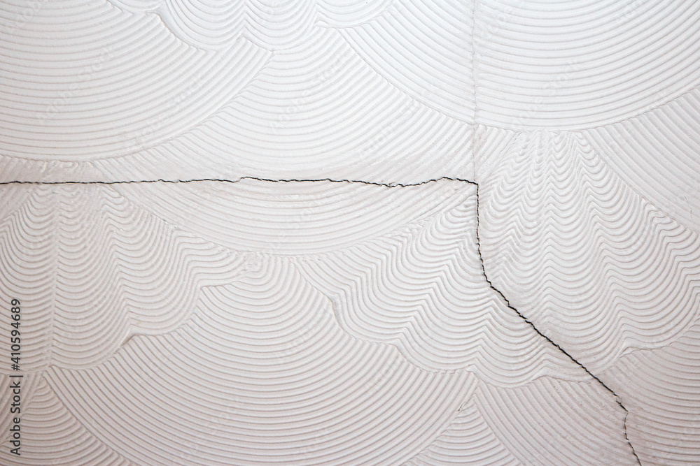 Artex ceiling cracking and breaking on the plaster board joins. Artex ...