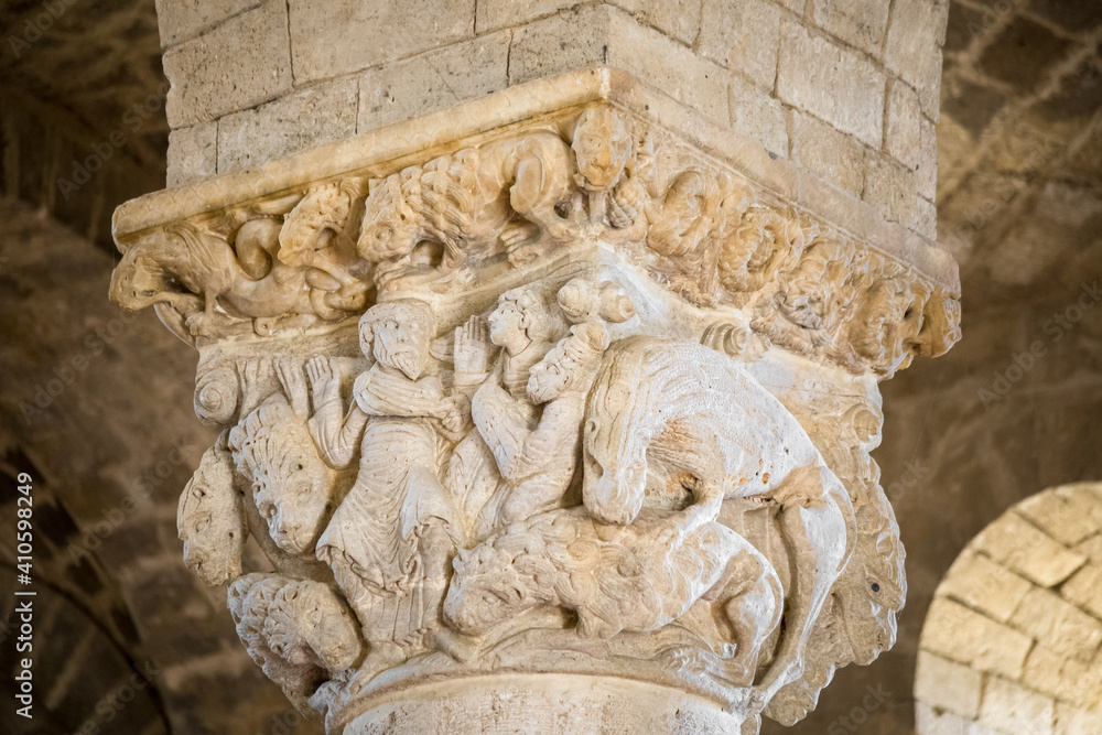 Daniel in lions den, column capital in Sant'Antimo Abbey, Tuscany ...